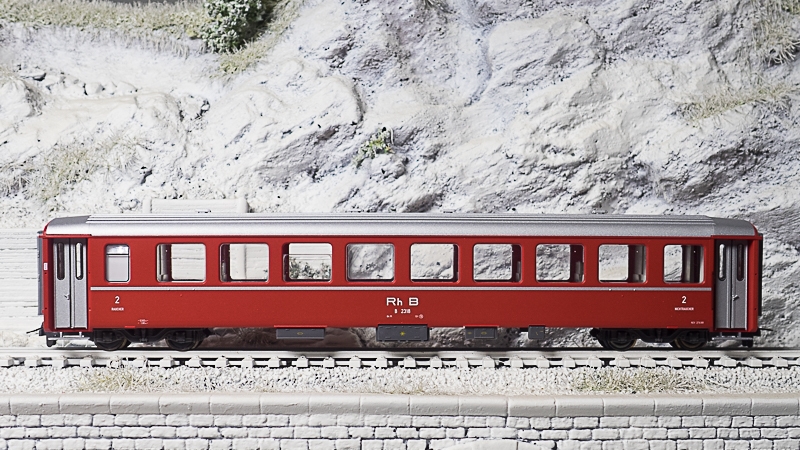 BEMO 3253 118 - RhB B 2318 Personenwagen EW I 4-achsig 2. Klasse, rot ...