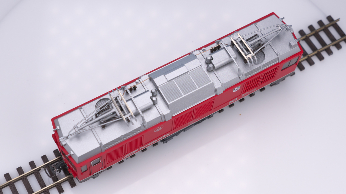 BEMO 1267 122 - RhB Gem 4/4 802 "Murmeltier" Zweikraftlokomotive, rot, 323,90