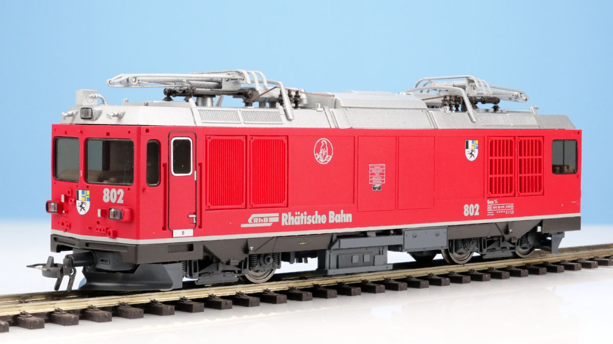 BEMO 1367 122 - RhB Gem 4/4 802 Zweikraftlokomotive "Murmeltier", rot, 422,90