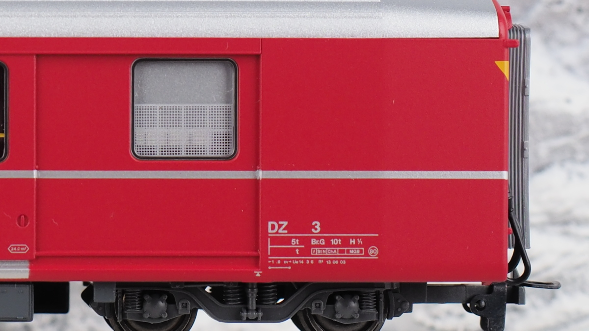BEMO 3248 152 - RhB DZ 4232 Post- und Gepäckwagen 4-achsig, rot - www ...