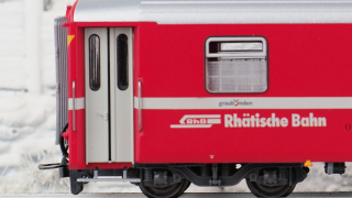 BEMO 3248 163 - RhB D 4231 Gepäckwagen 4-achsig, neurot - www.MODELLe ...