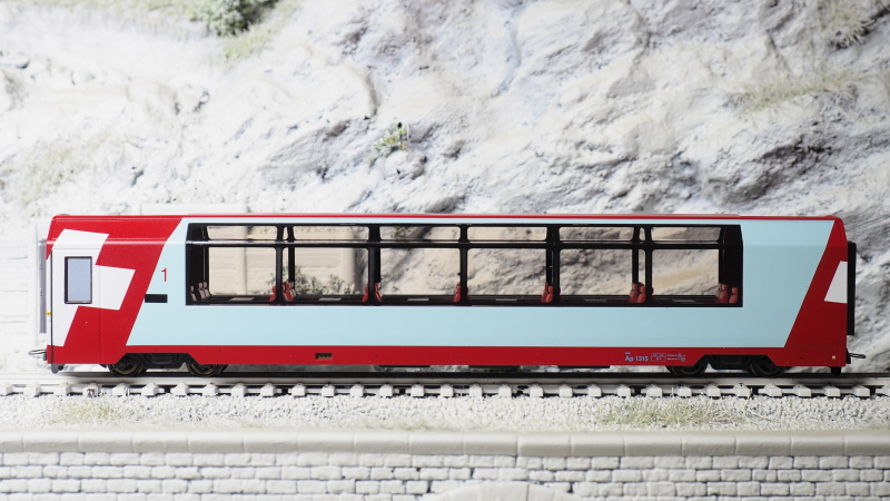 BEMO 3289 115 - RhB Ap 1315 Panoramawagen 4-achsig 1. Klasse, rot/hel, 95,30