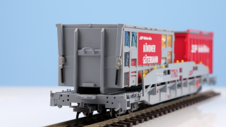BEMO 2290 122 - RhB Sl 7762 ACTS-Tragwagen 4-achsig, grau - Beladung ...