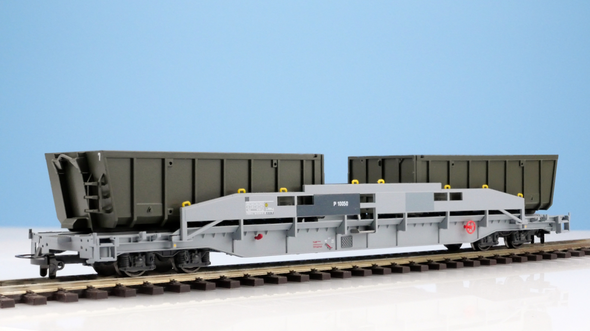 BEMO 2290 190 - RhB P 10050 Tragwagen 4-achsig, grau - Beladung zwei ...