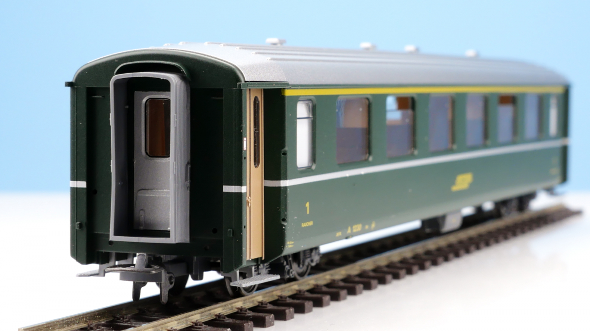BEMO 3252 110 - RhB A 1230 Personenwagen EW I 4-achsig 1. Klasse, grü ...
