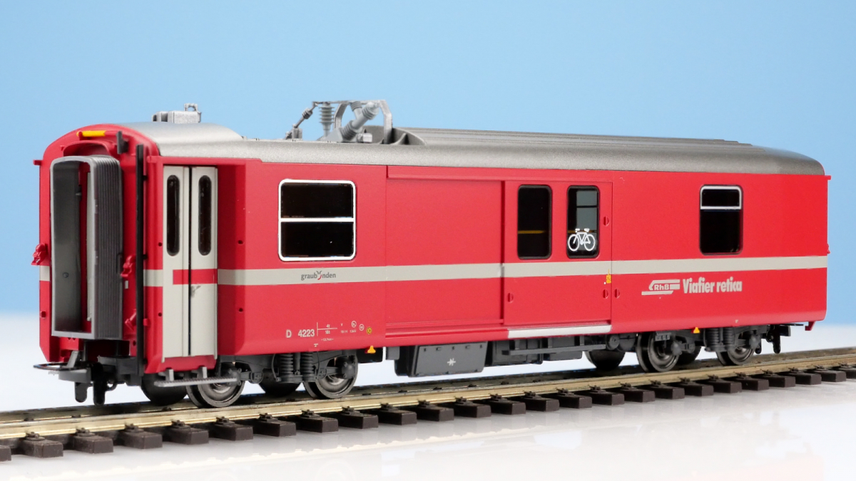 BEMO 3270 183 - RhB D 4223 Gepäckwagen 4-achsig, neurot - demontierte ...