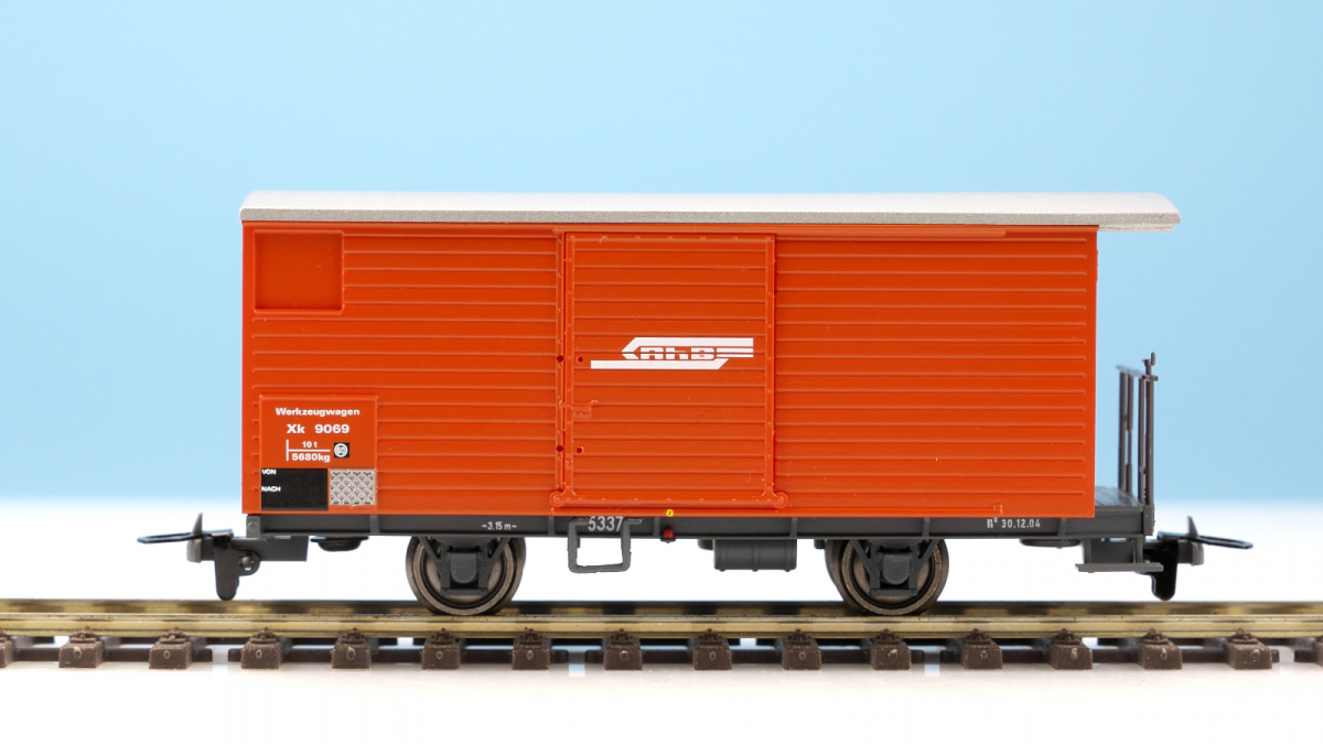 BEMO 2294 199 - RhB Xk 9069 gedeckter Gü terwagen 2-achsig, oxydrot -, 54,80
