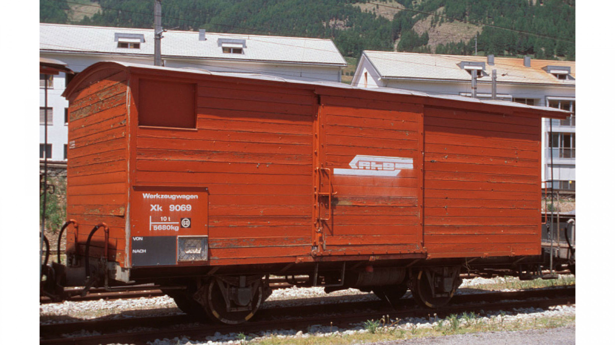 BEMO 2294 199 - RhB Xk 9069 gedeckter Gü terwagen 2-achsig, oxydrot -, 54,80