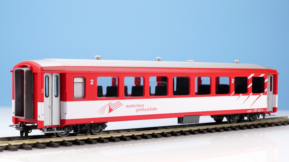 BEMO 3266 251 - MGB B 4271 Personenwagen 4-achsig 2. Klasse, rot/weis, 76,40