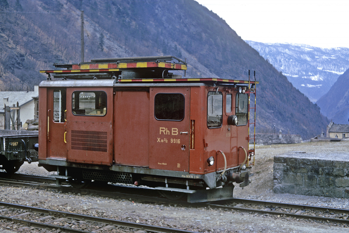 BEMO 1286 116 - RhB Xm 2/2 9916 Turmtriebwagen, oxydrot - LIMITIERT V ...