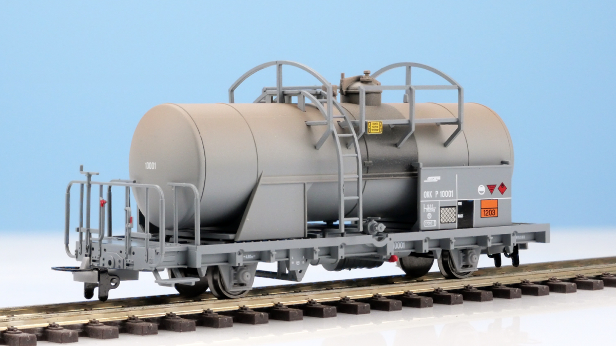 BEMO 2296 111 - RhB P 10001 Kesselwagen 2-achsig, leichte Rostverwitt ...